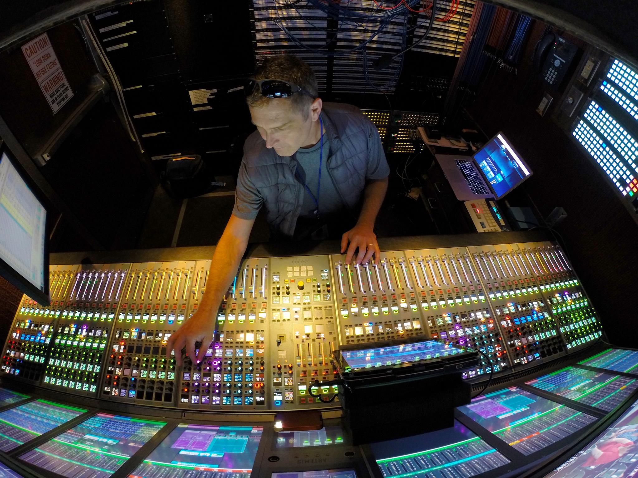 Online Hybrid Mixing